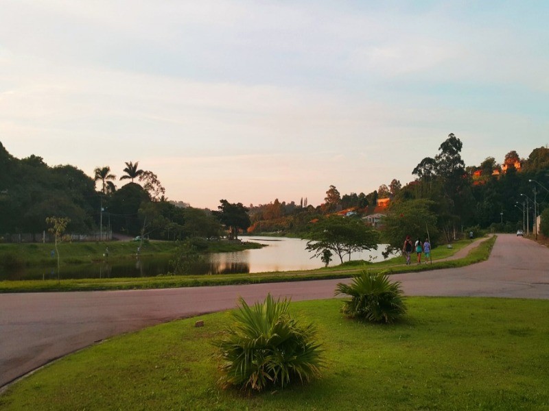 VALE AZUL! FRENTE AO LAGO!